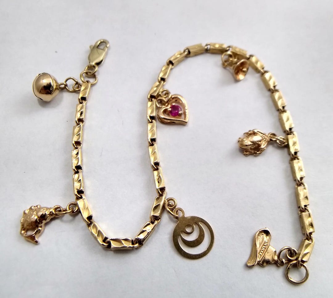 14K Yellow Gold Vintage Charm Bracelet With 7 Charms - Etsy
