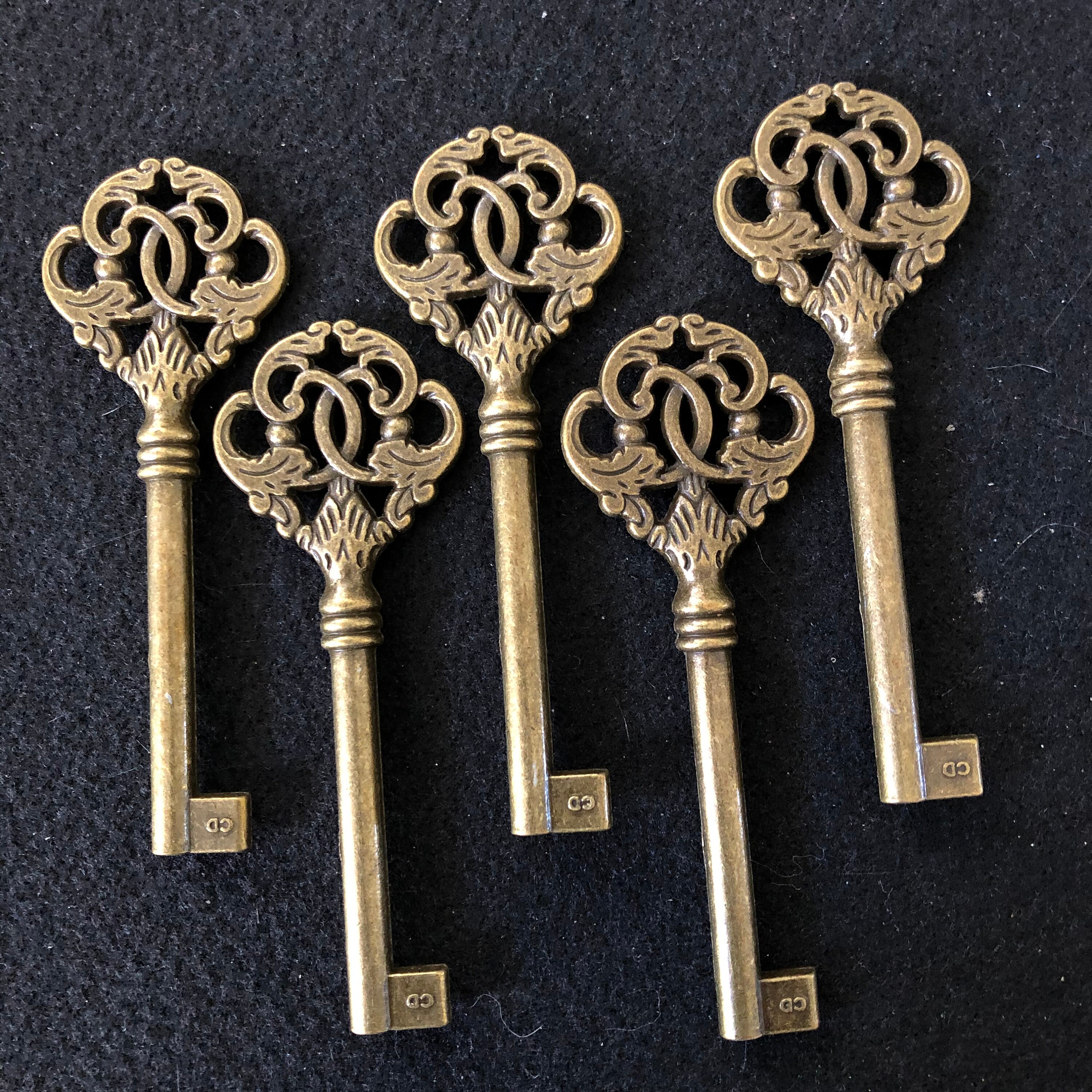 5 X-LARGE metal KEYS 3 1/2 ornate key Wedding Antiqued | Etsy