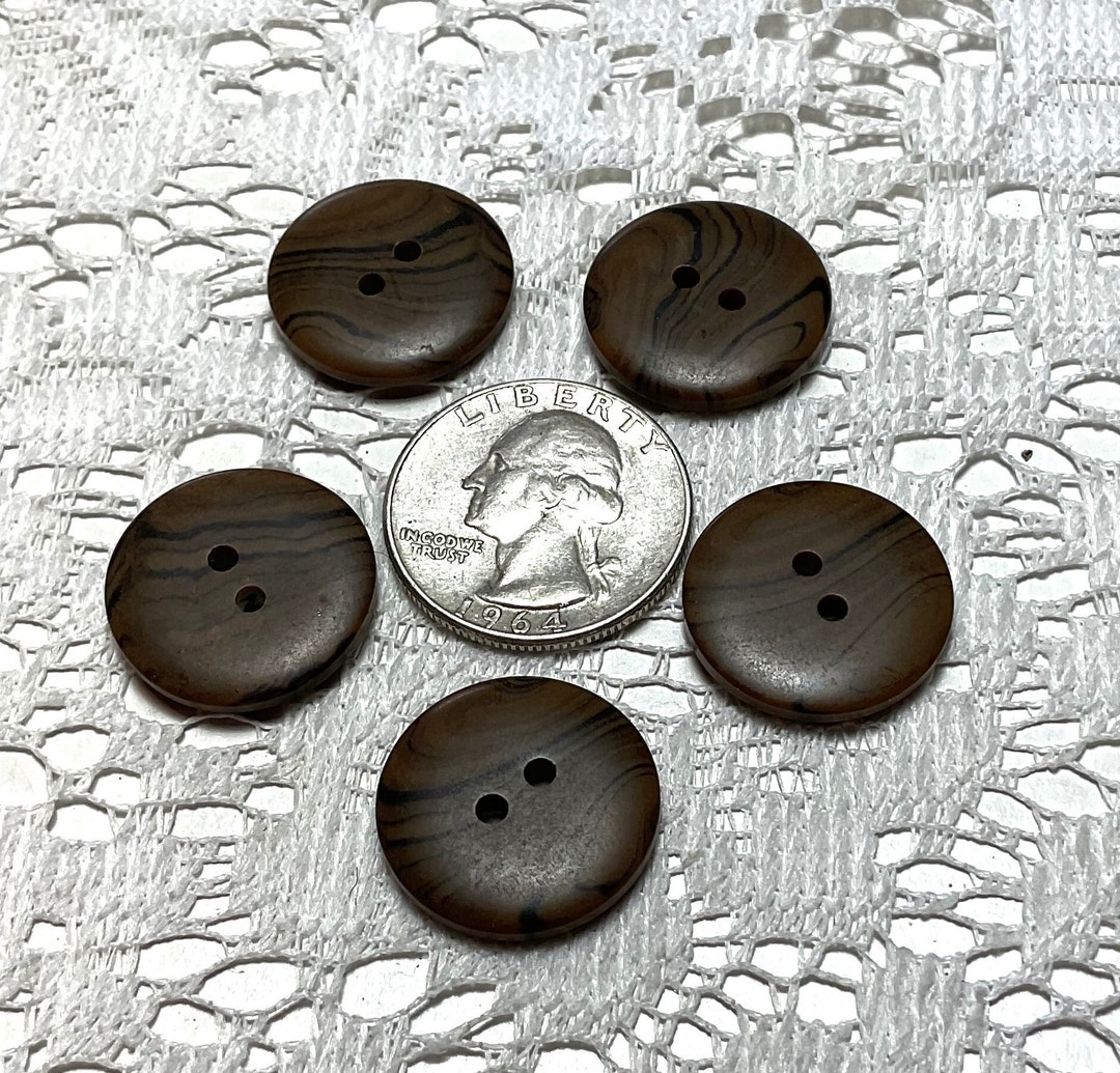 1 Dozen Vintage Plastic Italian Faux Wood 2 Hole Buttons 36, 32 Ligne ...