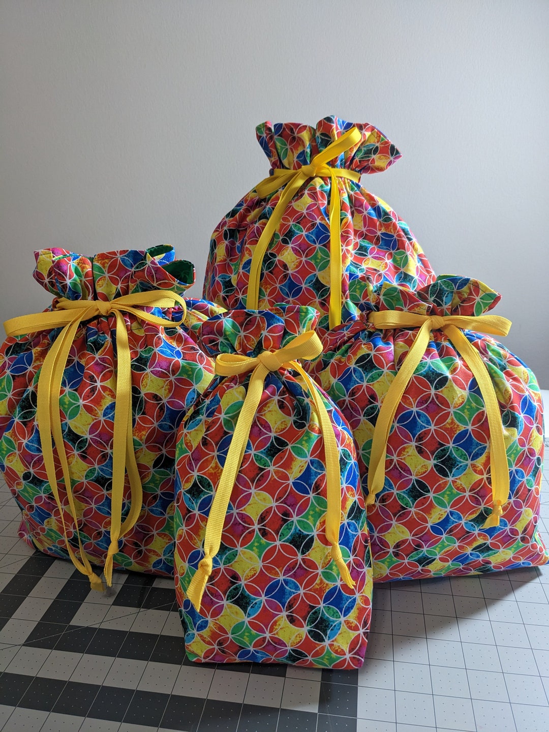 Eco-friendly Fully Lined Drawstring Fabric Gift Bags Colorful Circle ...