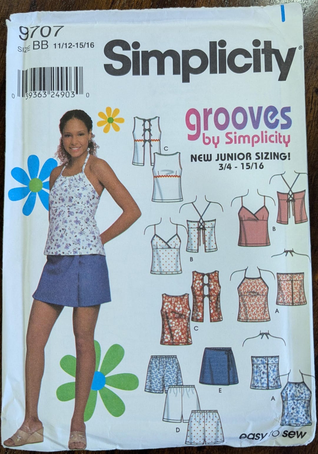 Uncut Simplicity Grooves Sewing Pattern #9707 for Juniors' Tops, Shorts ...