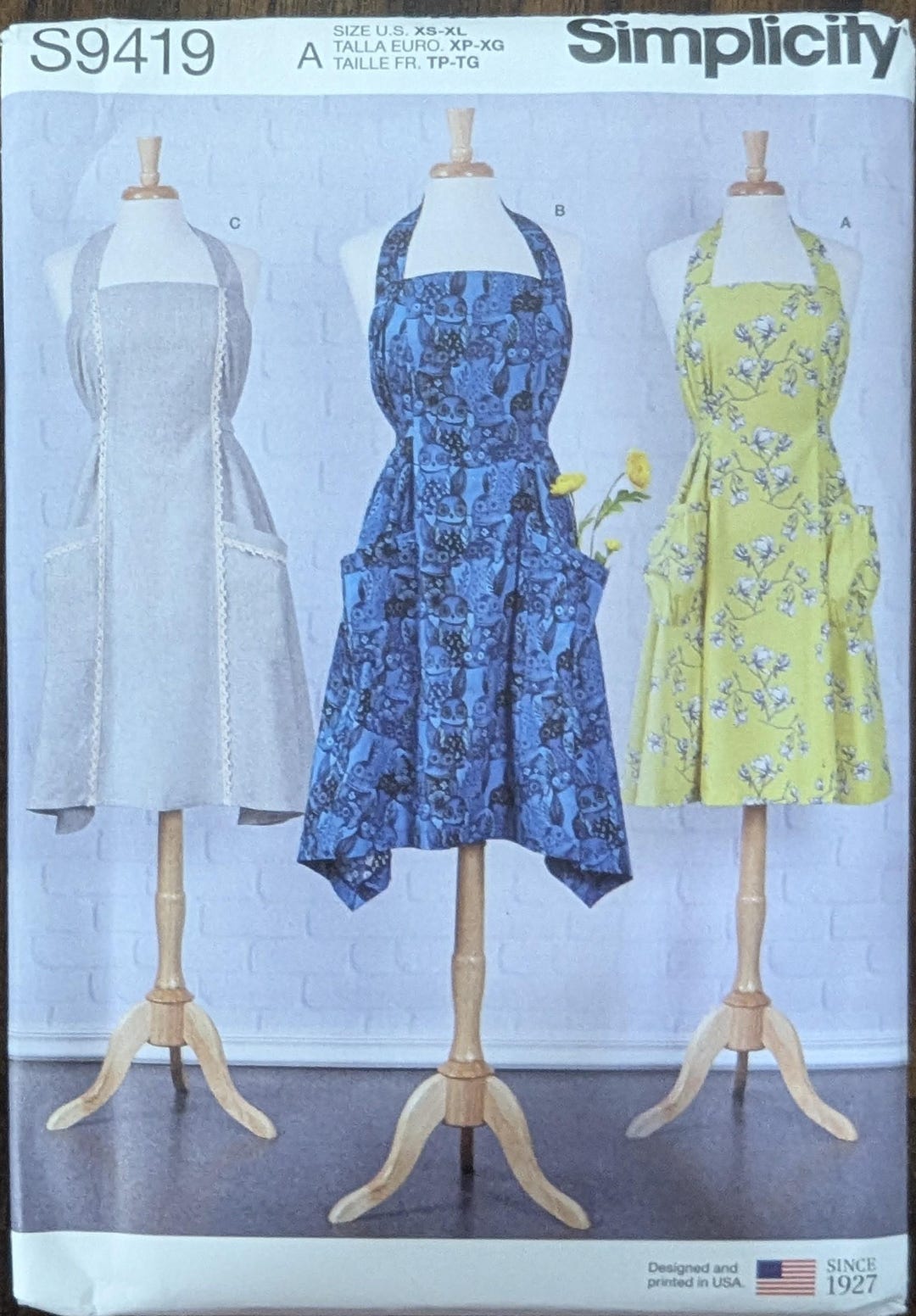 Uncut Simplicity Sewing Pattern #S9419 for Misses' Aprons. Sizes XS-XL ...