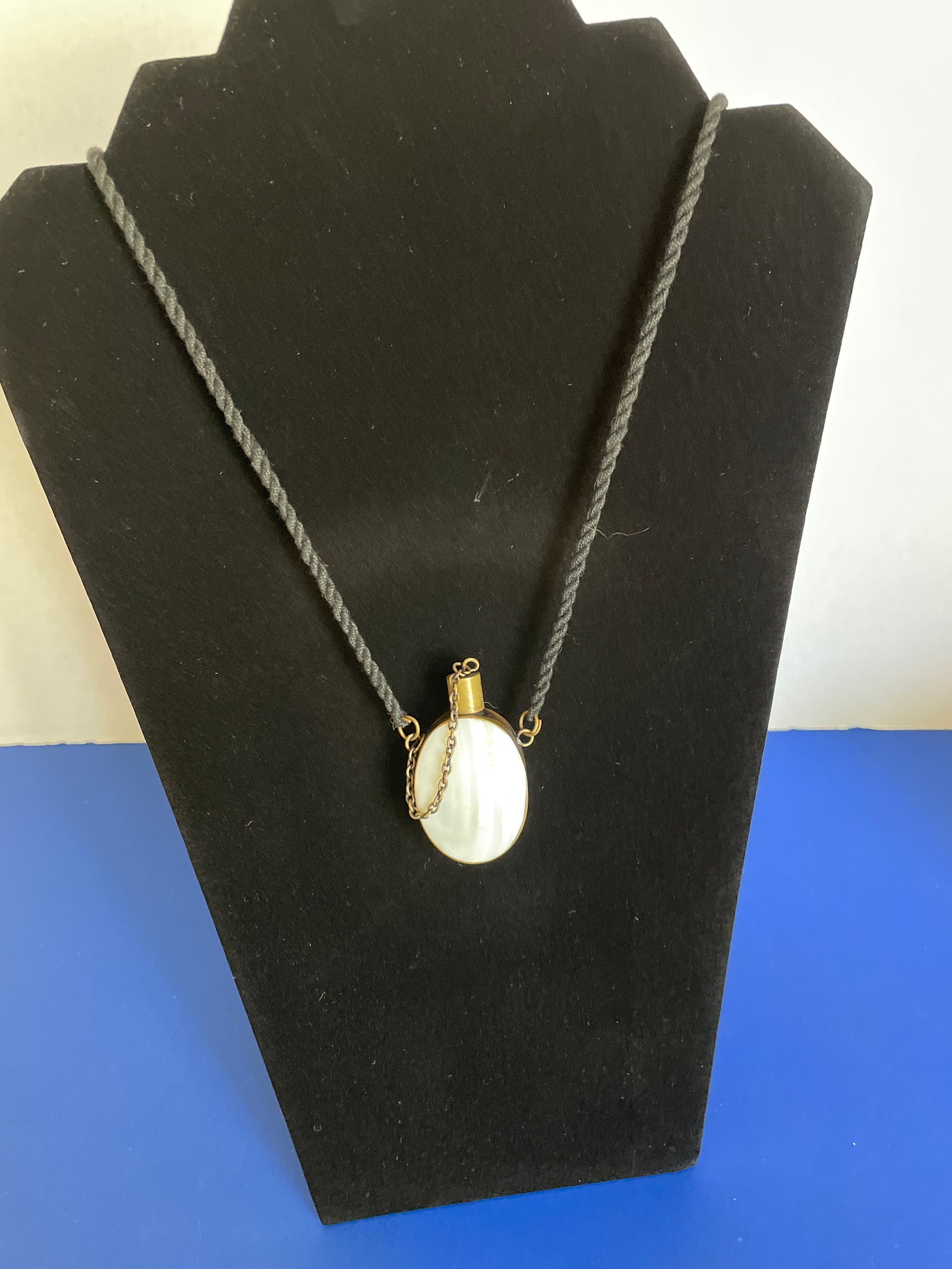 Vintage Mother of Pearl Snuff Box Necklace - Etsy