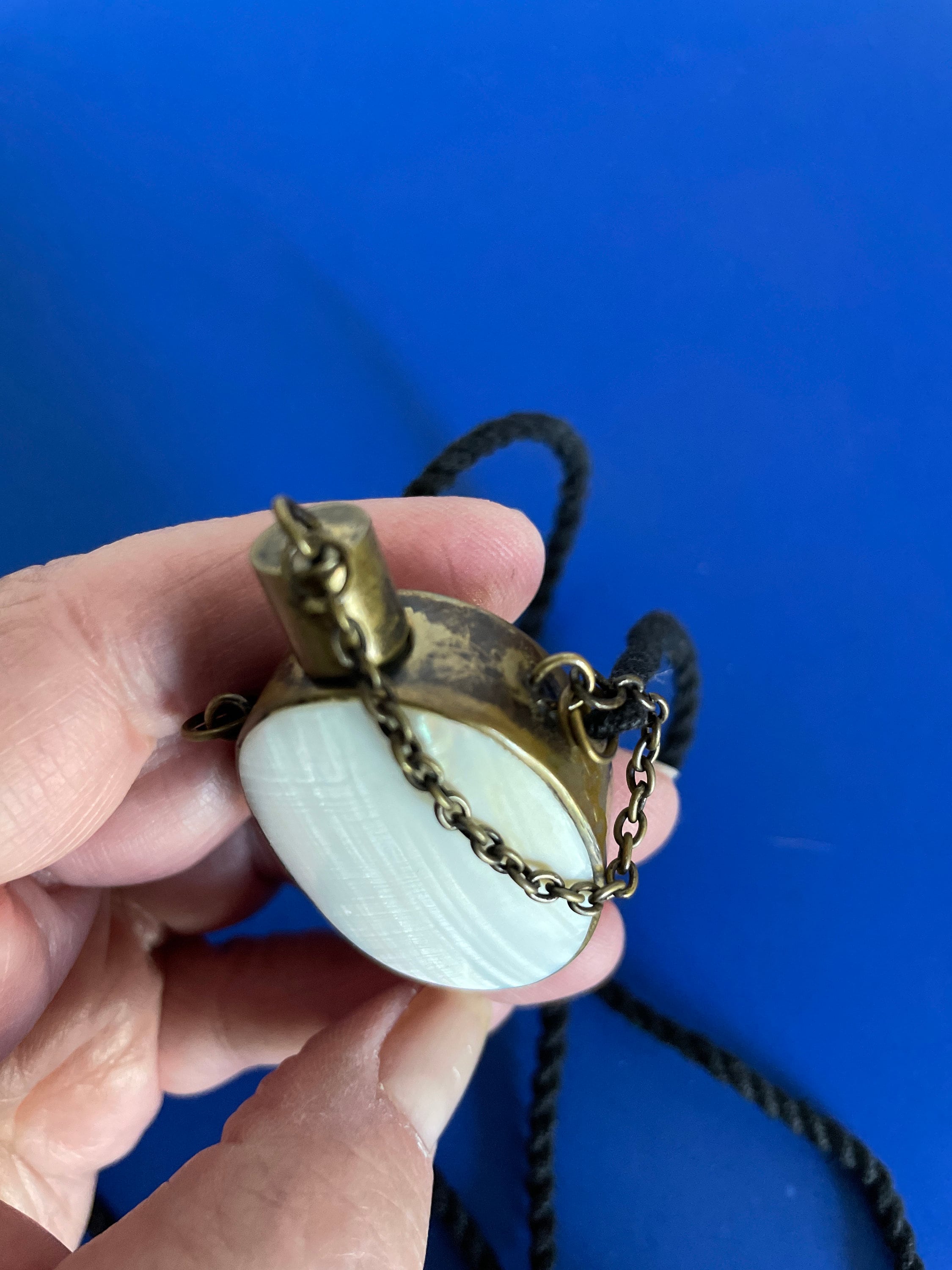 Vintage Mother of Pearl Snuff Box Necklace - Etsy