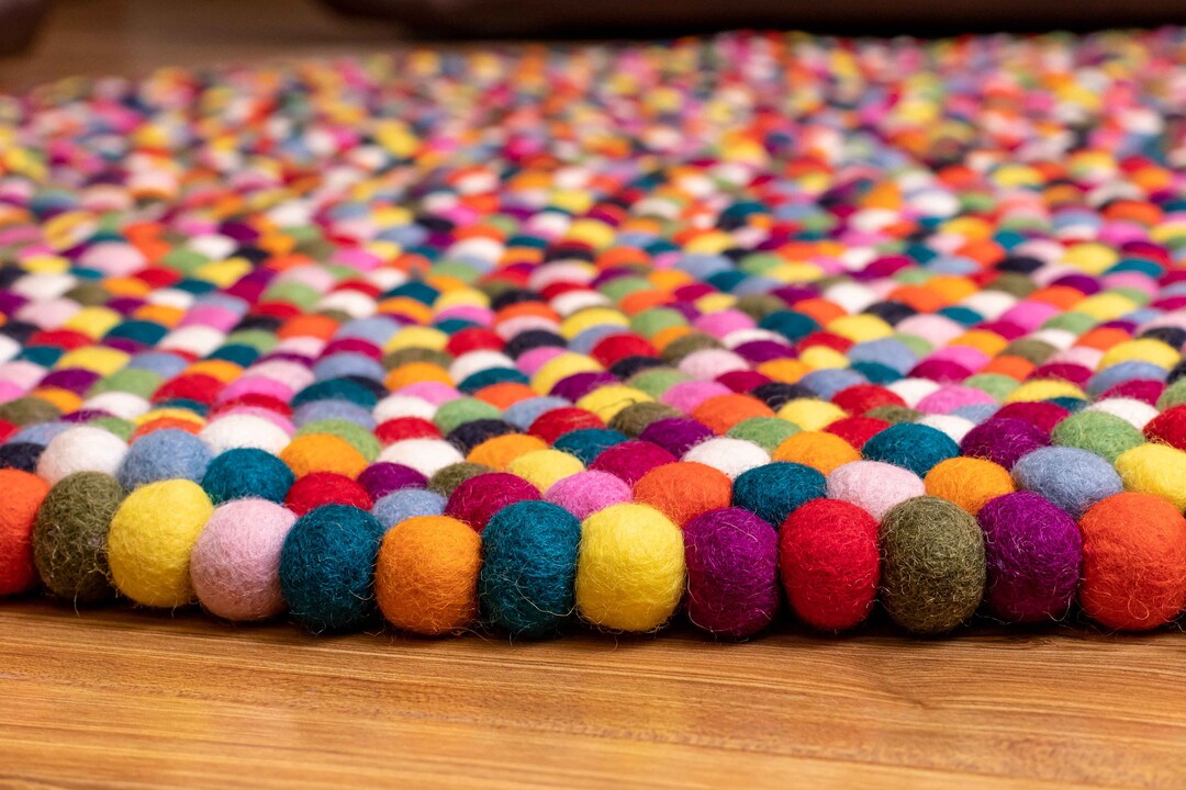 Handcrafted Rainbow Circle Wool Carpet - Handcrafted Color Burst Carpet ...