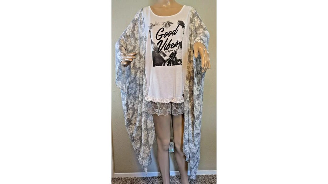 Good Vibes Los Angeles Upcycled Kaftan Top Applique Graphic Boho Hippie ...