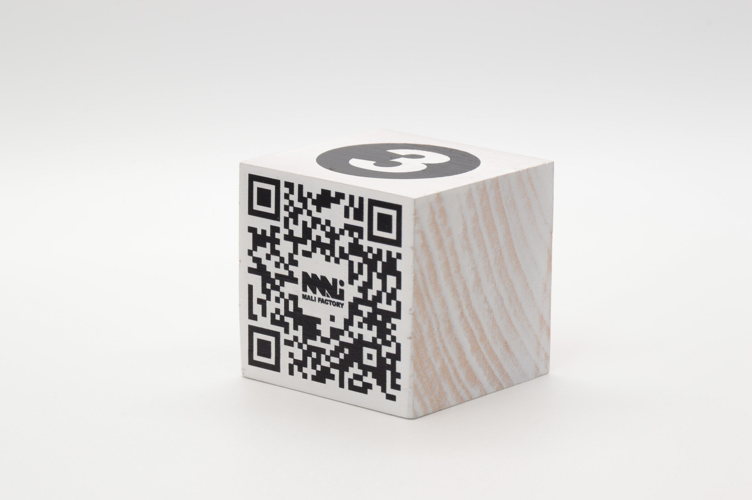 QR Code QUBE White 4 X 4 Cm Scannable Menus Restaurants Bars B&B Hotels ...