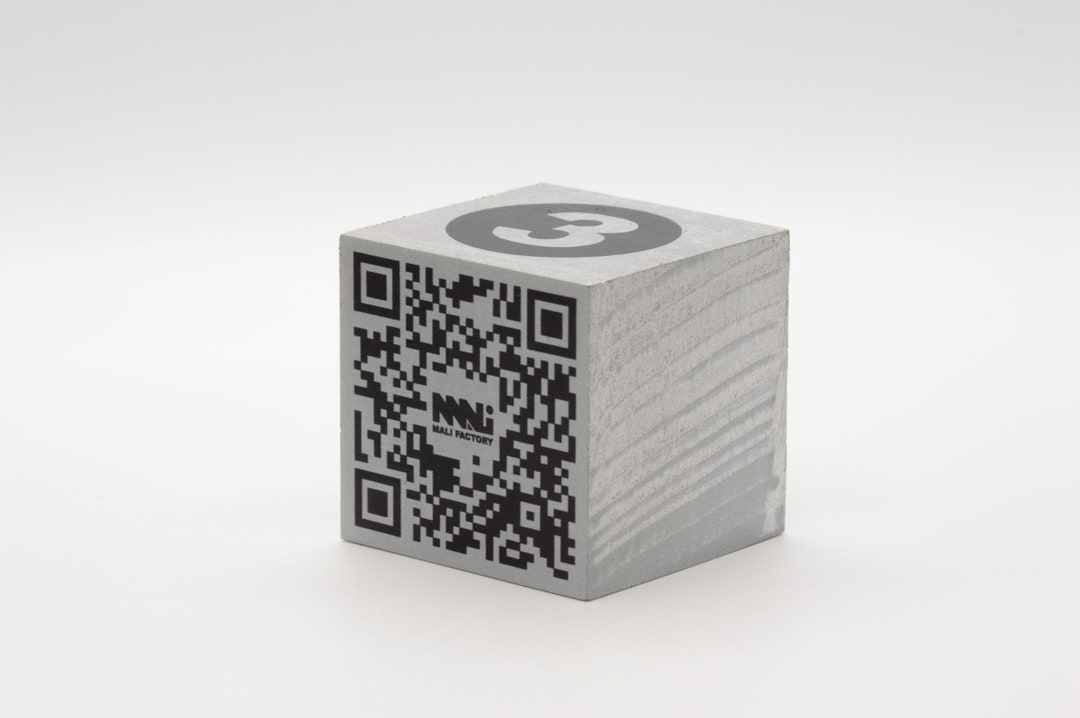 QR Code QUBE Silver 4 X 4 Cm Scannable Menus Restaurants Bars B&B ...