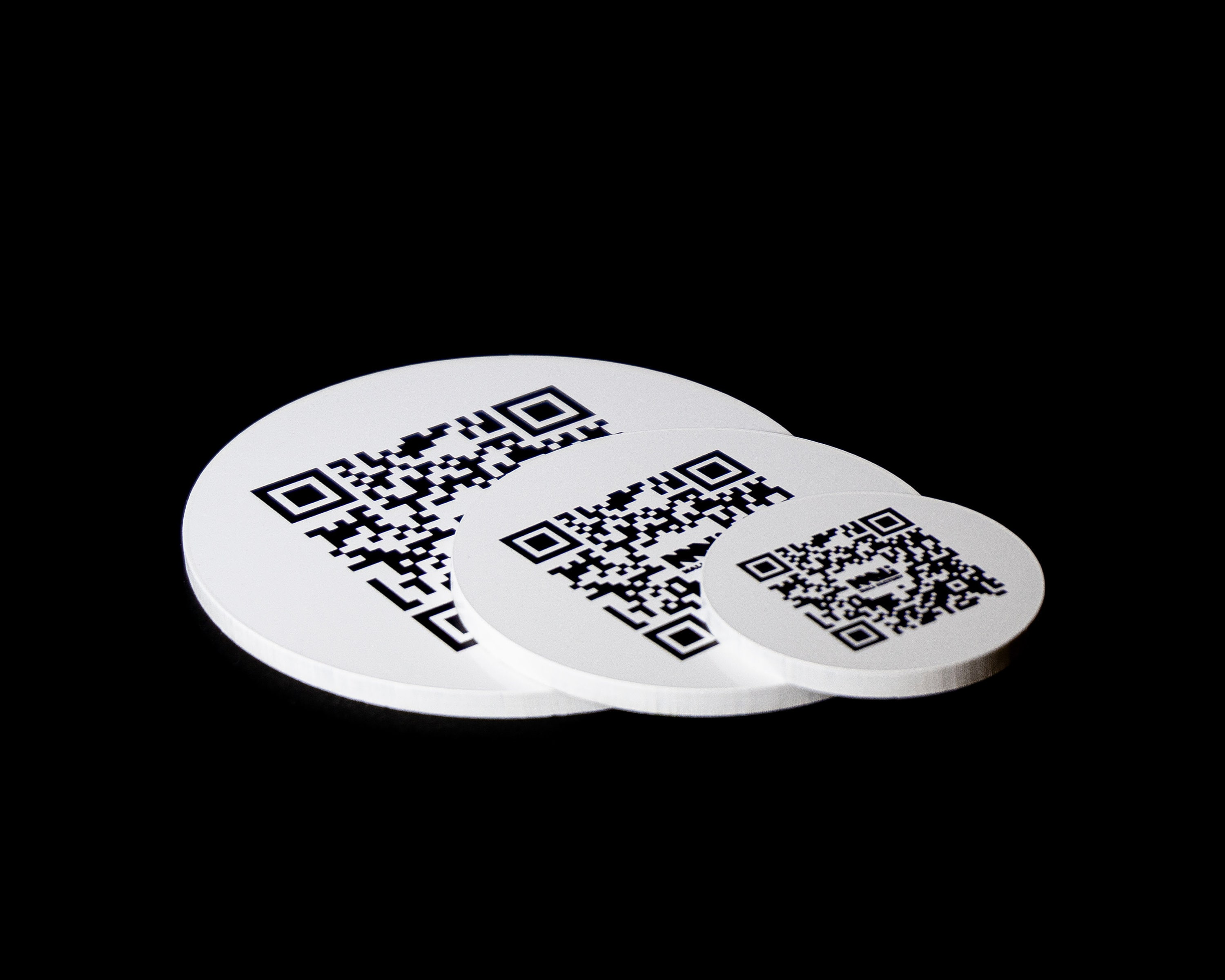 QR Code Flat Round White Plexiglass Scannable Menu Restaurants Bars B&B ...