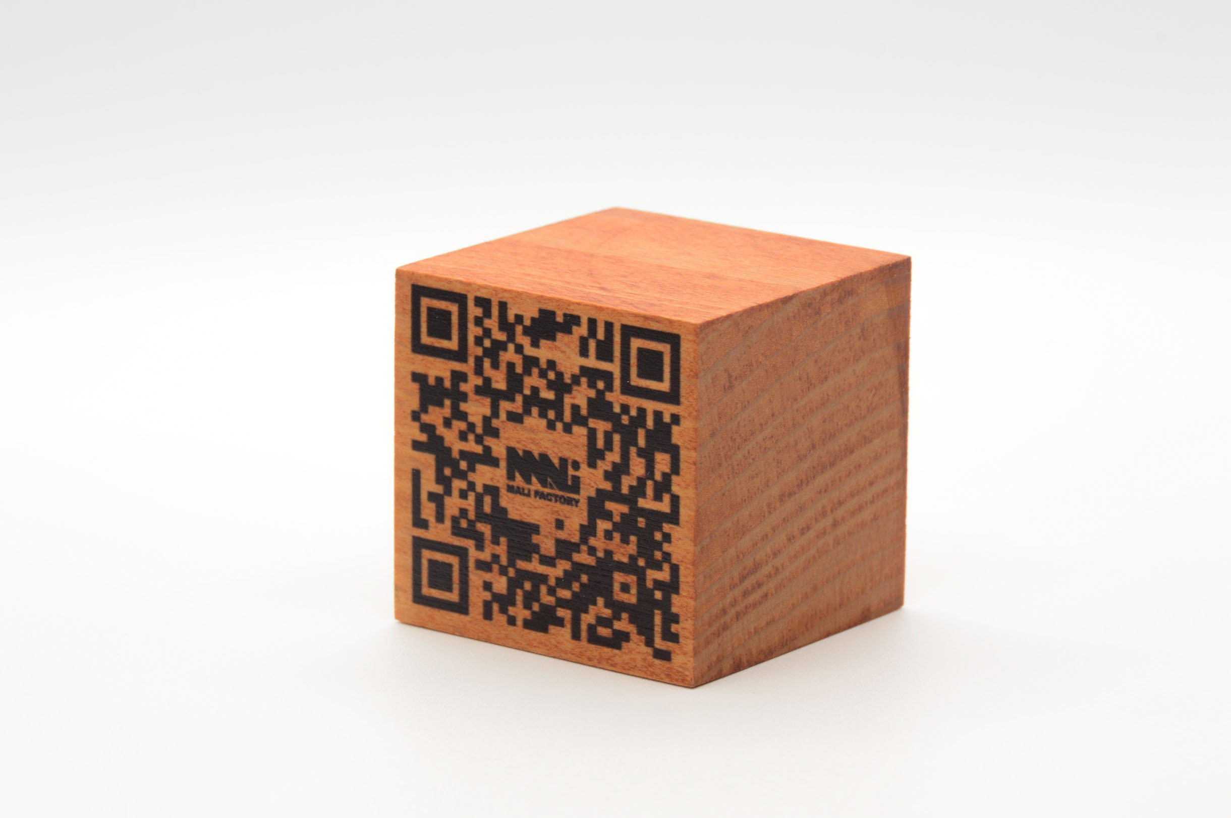 QR Code QUBE Beech Oak 4 X 4 Cm Scannable Menus Restaurants Bars B&B ...