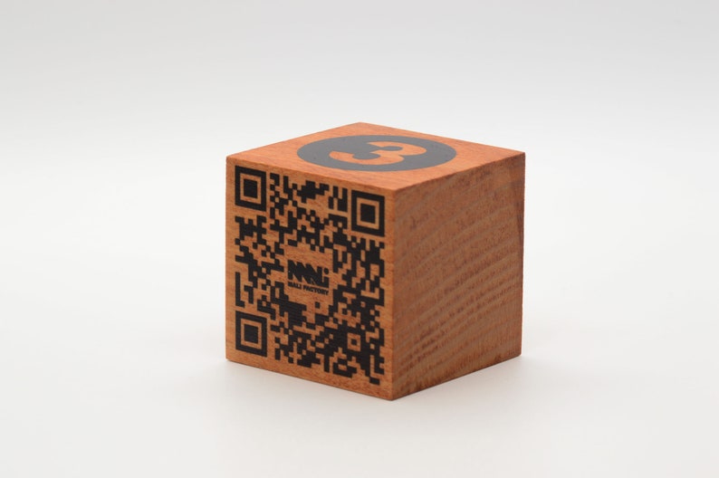 QR Code QUBE Beech Oak 4 X 4 Cm Scannable Menus Restaurants Bars B&B ...