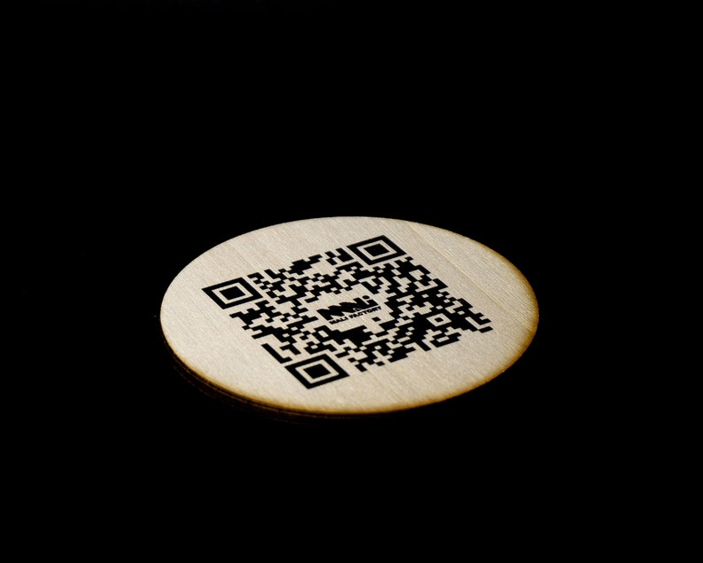 QR Code Flat Wood Round - Scannable Menus - Restaurants - Bars - B&B ...