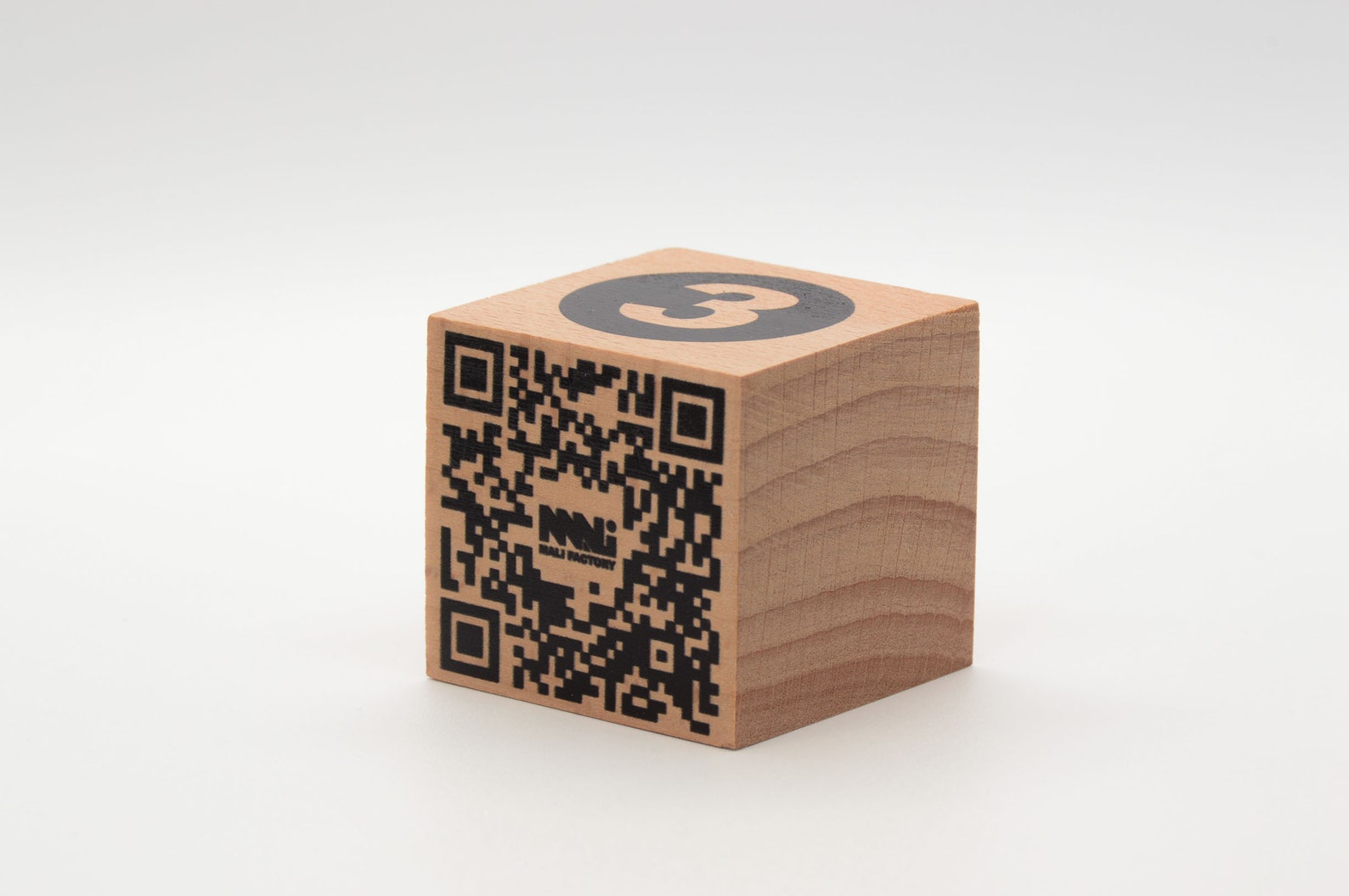 QR Code QUBE Beech 4 X 4 Cm - Scannable Menus - Restaurants - Bars - B ...