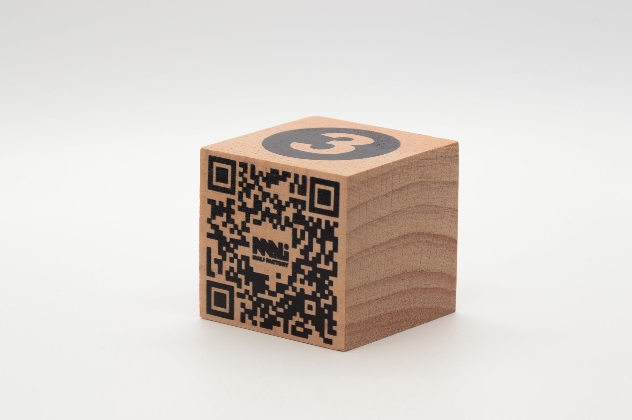 QR Code QUBE Beech 4 X 4 Cm Scannable Menus Restaurants Bars B&B Hotels ...