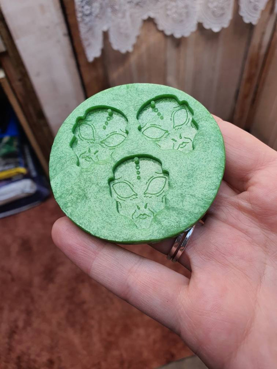 Small Alien Heads Silicone Mould - Etsy