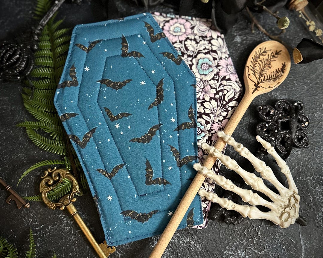 Botanical Bats / Coffin Pot Holder / Spooky Halloween and Witchy Home ...