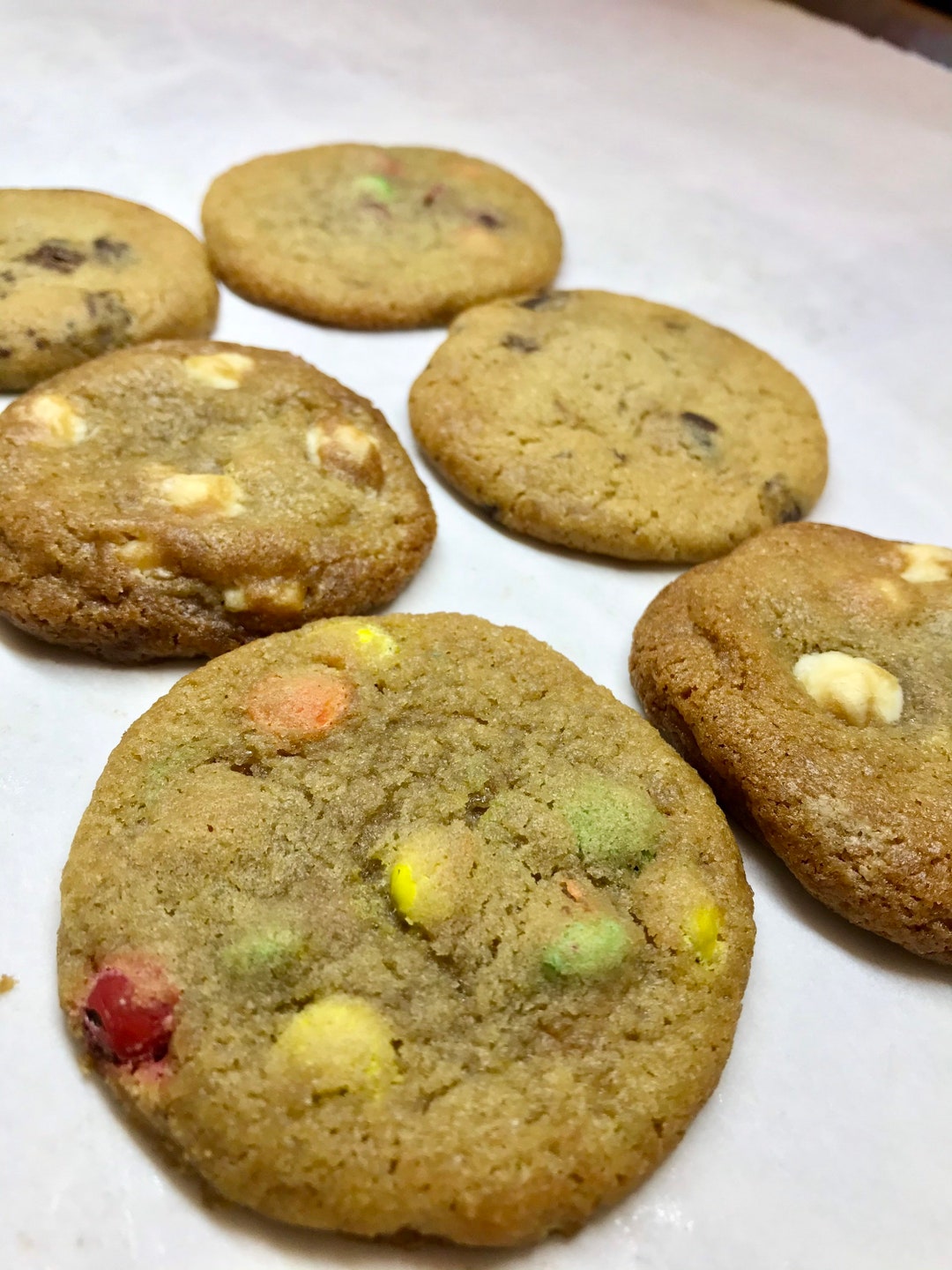 Supreme Handmade Cookie Sampler, White Chocolate Macadamia Cookies, M ...