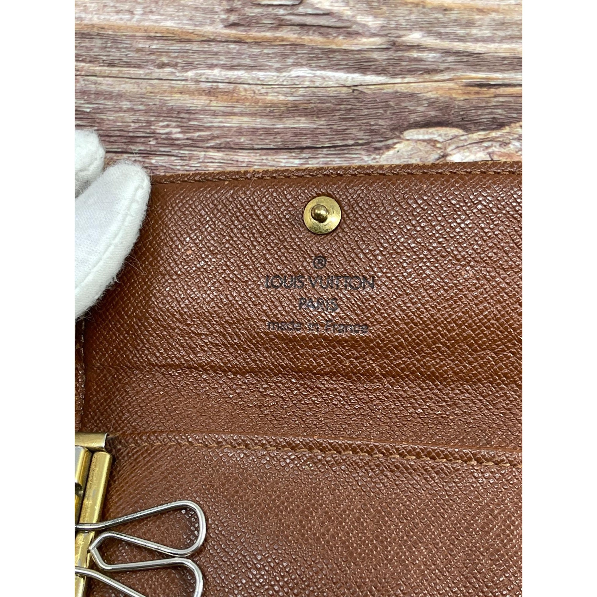 Louis Vuitton Key Wallet For Salesman | semashow.com