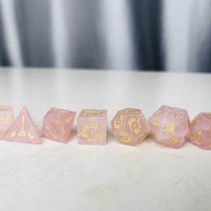 Rose D20 Dice Shield Dice Rose and Dagger Dungeons & Dragons DND Dice ...