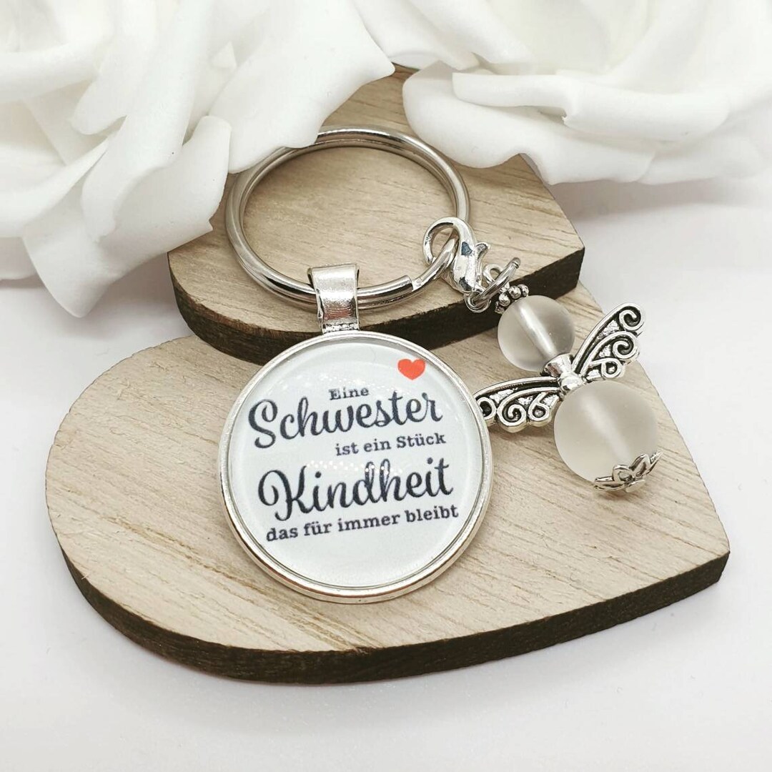 Eine Schwester Ist Ein Stuck Kindheit Das Fur Immer Bleibt