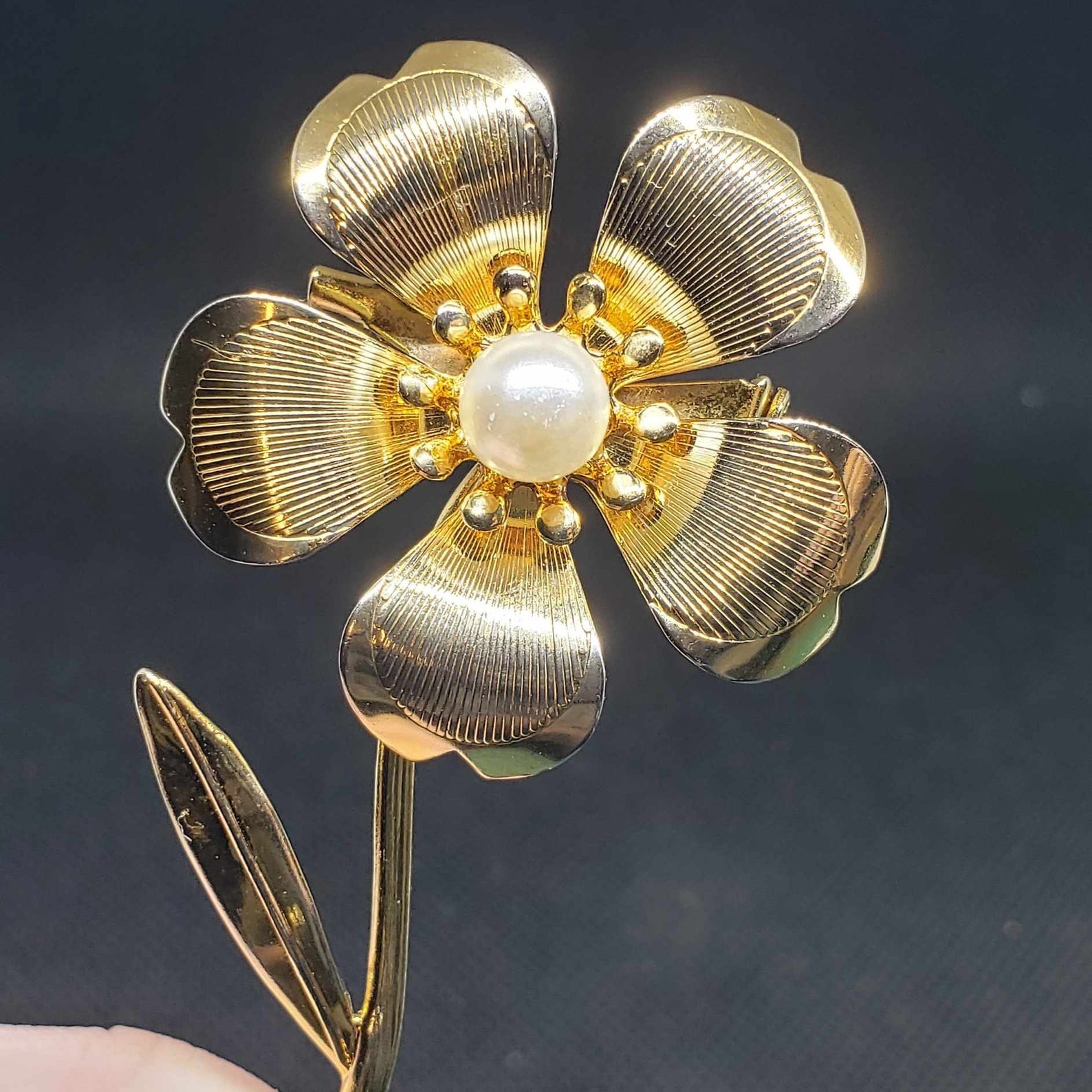 Set of 2 Vintage Gold Tone Flower Brooch Pins | Faux Pearl Flower Pins ...