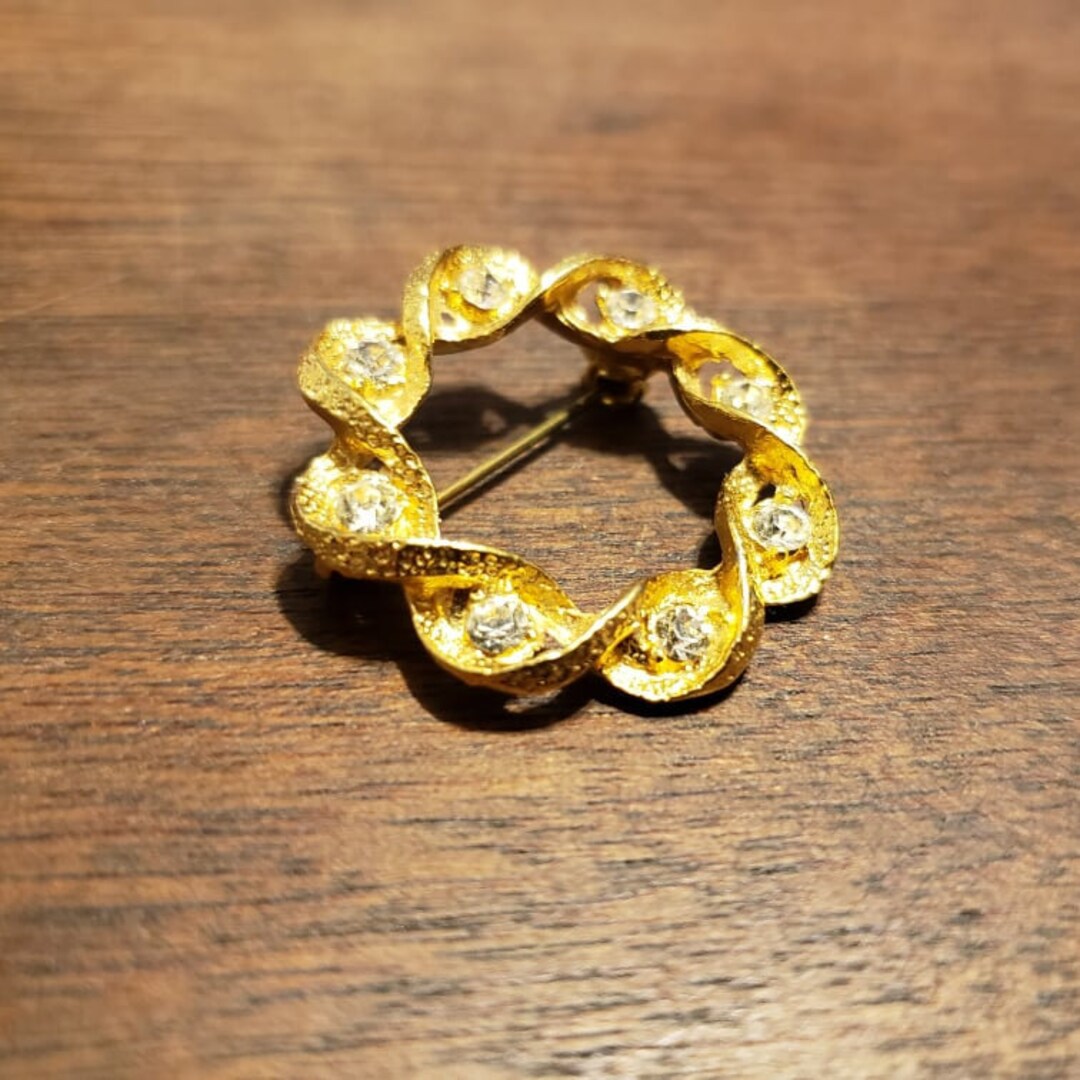 Vintage Rhinestone Wreath Pin Gold Tone Rhinestone Pin Sparkly Vintage ...