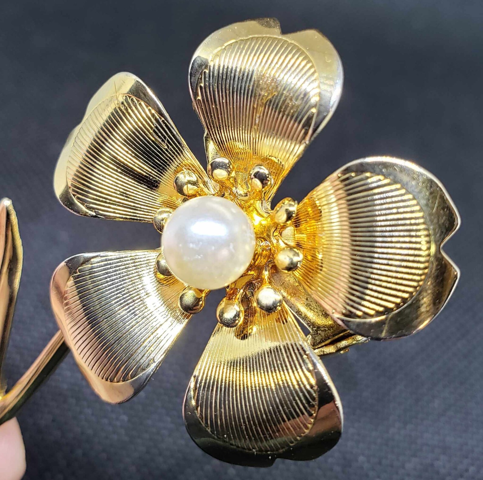Set of 2 Vintage Gold Tone Flower Brooch Pins | Faux Pearl Flower Pins ...