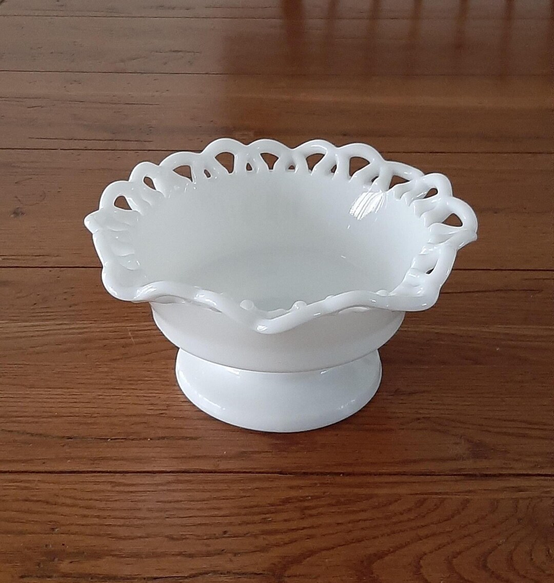 L.E. Smith Colonial Lace Edge Milk Glass Footed Bowl - Etsy