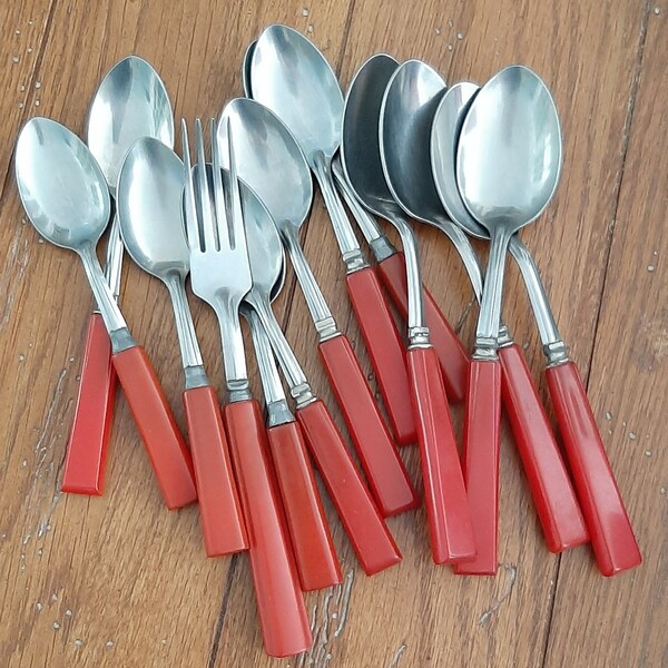 Vintage Red Bakelite - Etsy