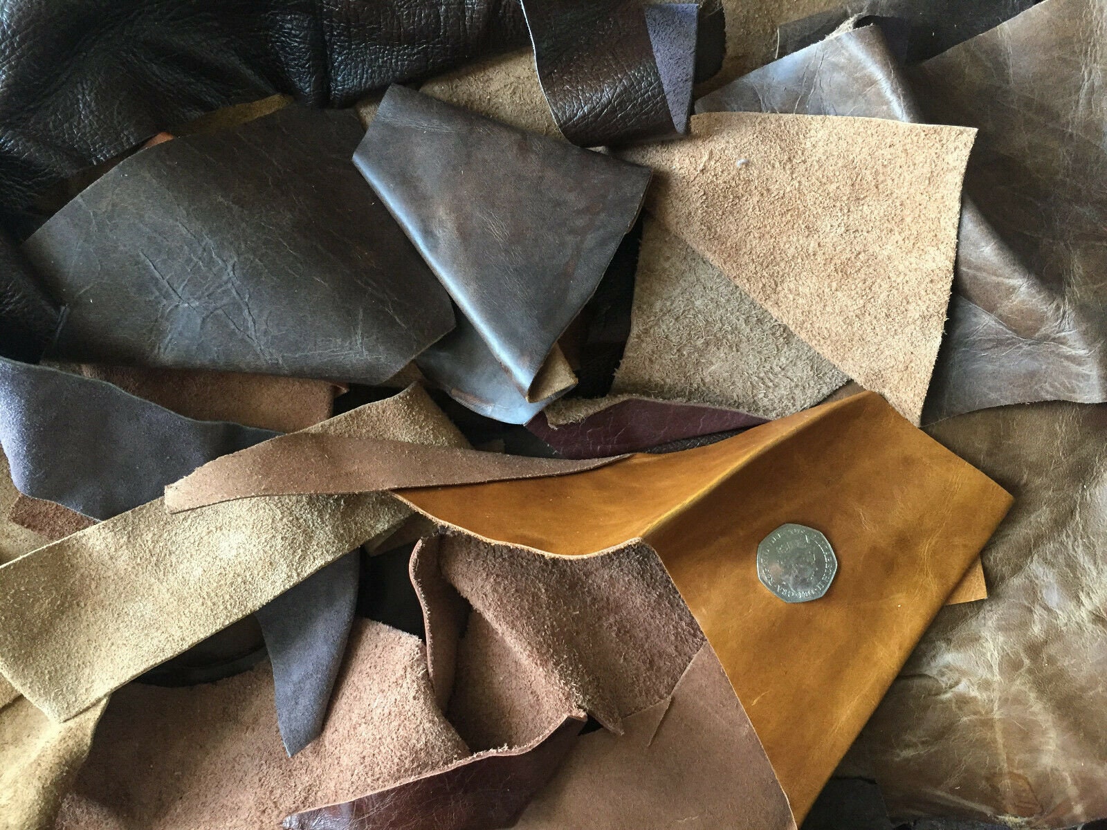 Genuine Leather Hide UK - Scraps Remnants Offcuts Cuttings for Art and ...