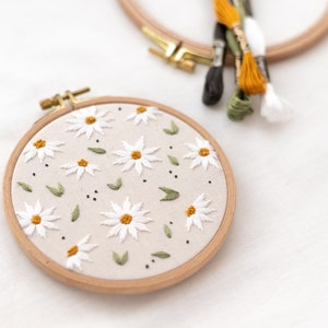 Daisy Hand Embroidery Pattern • Flower Design With Instructions and ...