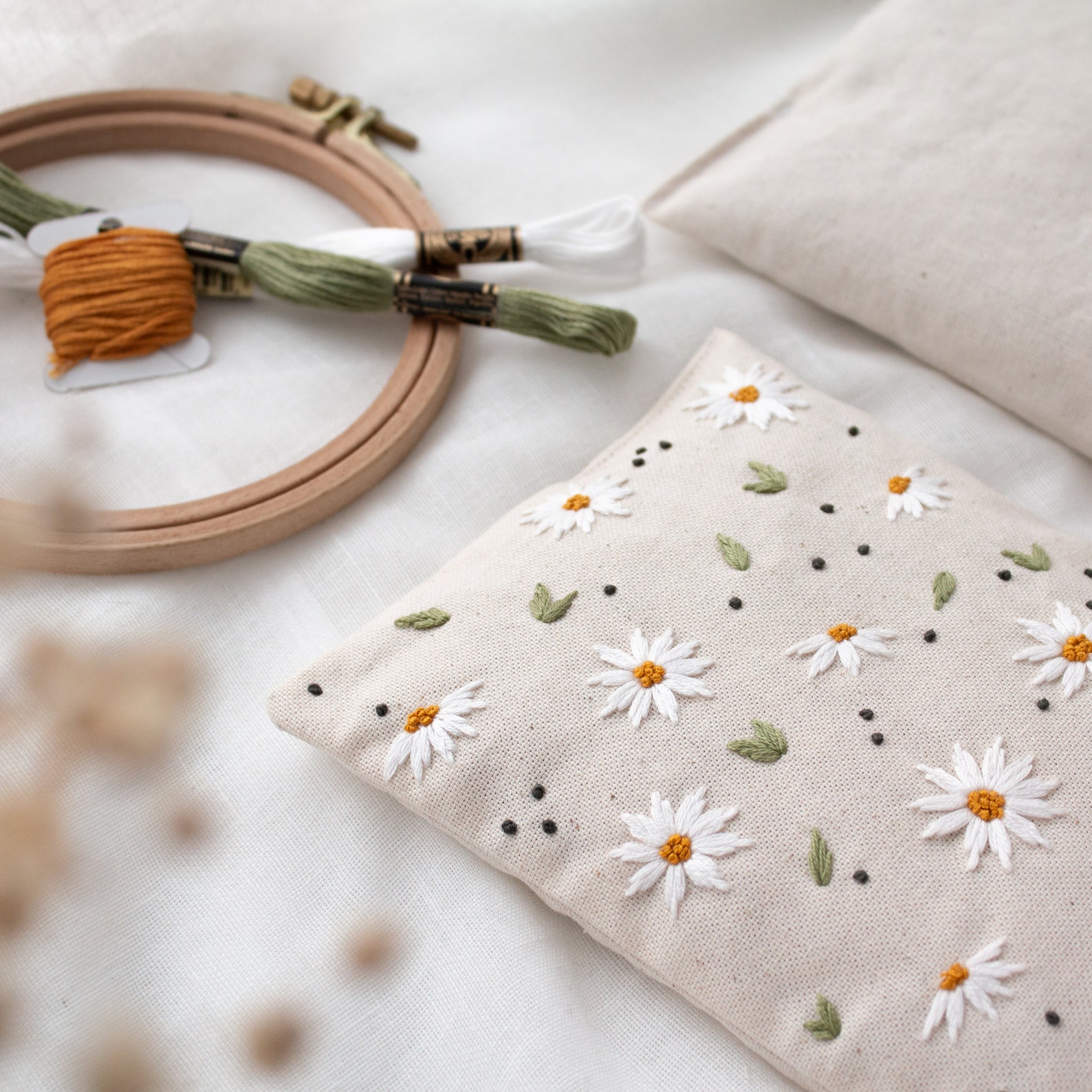 Daisy Hand Embroidery Pattern • Flower Design With Instructions and ...
