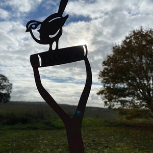 Personalised Garden Robin on Spade Handle, Mothers Day Gift Idea, Mum ...