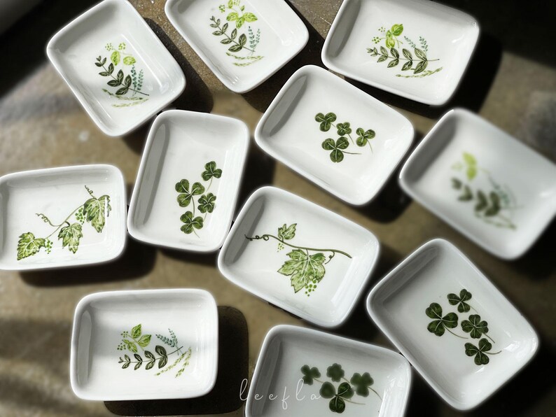 Clover, Ivy, Green Shamrock Leaves Rounded Rectangle Mini Plate ...