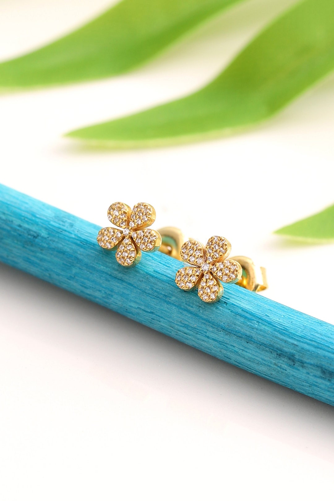 Flower Design Diamond Stud Earrings Gold, Minimalist Floral Earrings ...