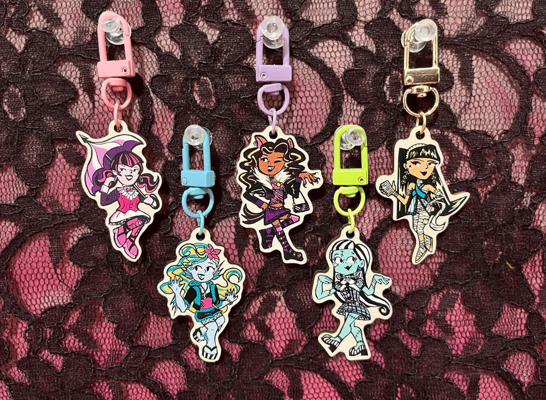 Monster Teens 2 in 1 Wooden 2" Keychain Charms | G1 and G3 | Draculaura ...