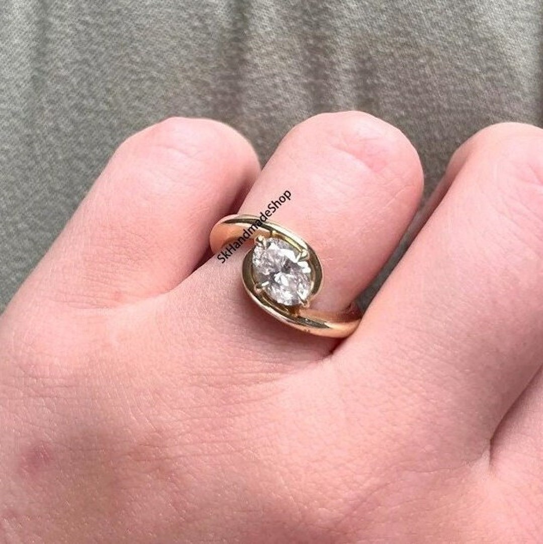 Compass Prong Set Anniversary Ring, Classic 1.25 CT Oval Cut Moissanite ...