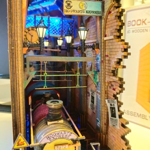 Alley Book Nook Platform 9(3/4) London Train - Book Shelf Insert ...