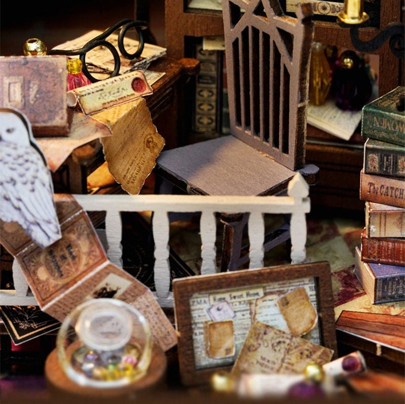 Magic House Miniatures Circle Box in Glass Cover 1:24 With - Etsy