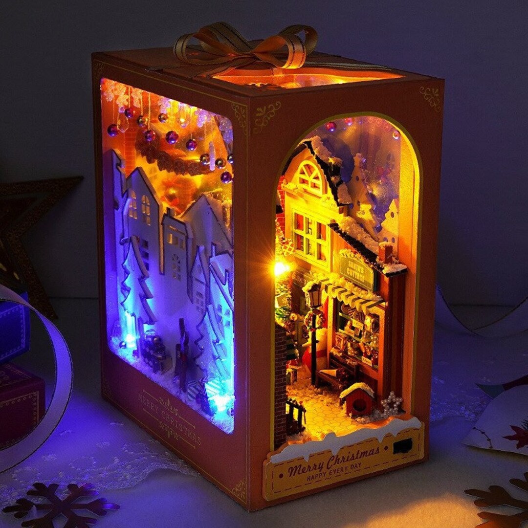 Christmas Scene Book Nook - Book Shelf Insert - Bookcase With Light ...