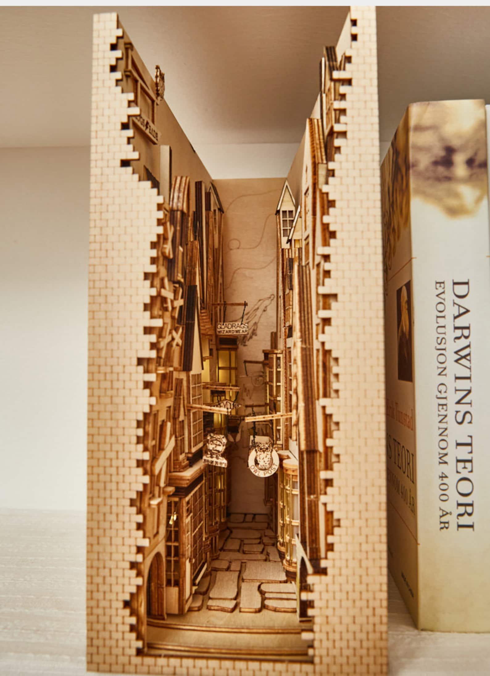 London Town Alley Book Nook - Book Shelf Insert - Bookcase With Light ...