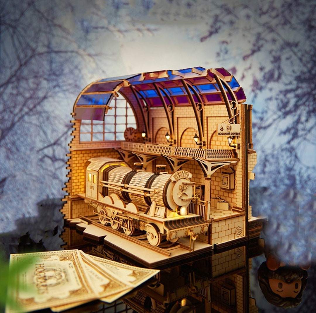 Alley Book Nook Platform 9(3/4) London Train V.2 - Book Shelf Insert ...