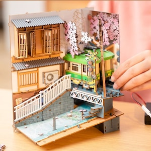 Japan Sakura Train Book Nook - Book Shelf Insert - Bookcase With Light ...