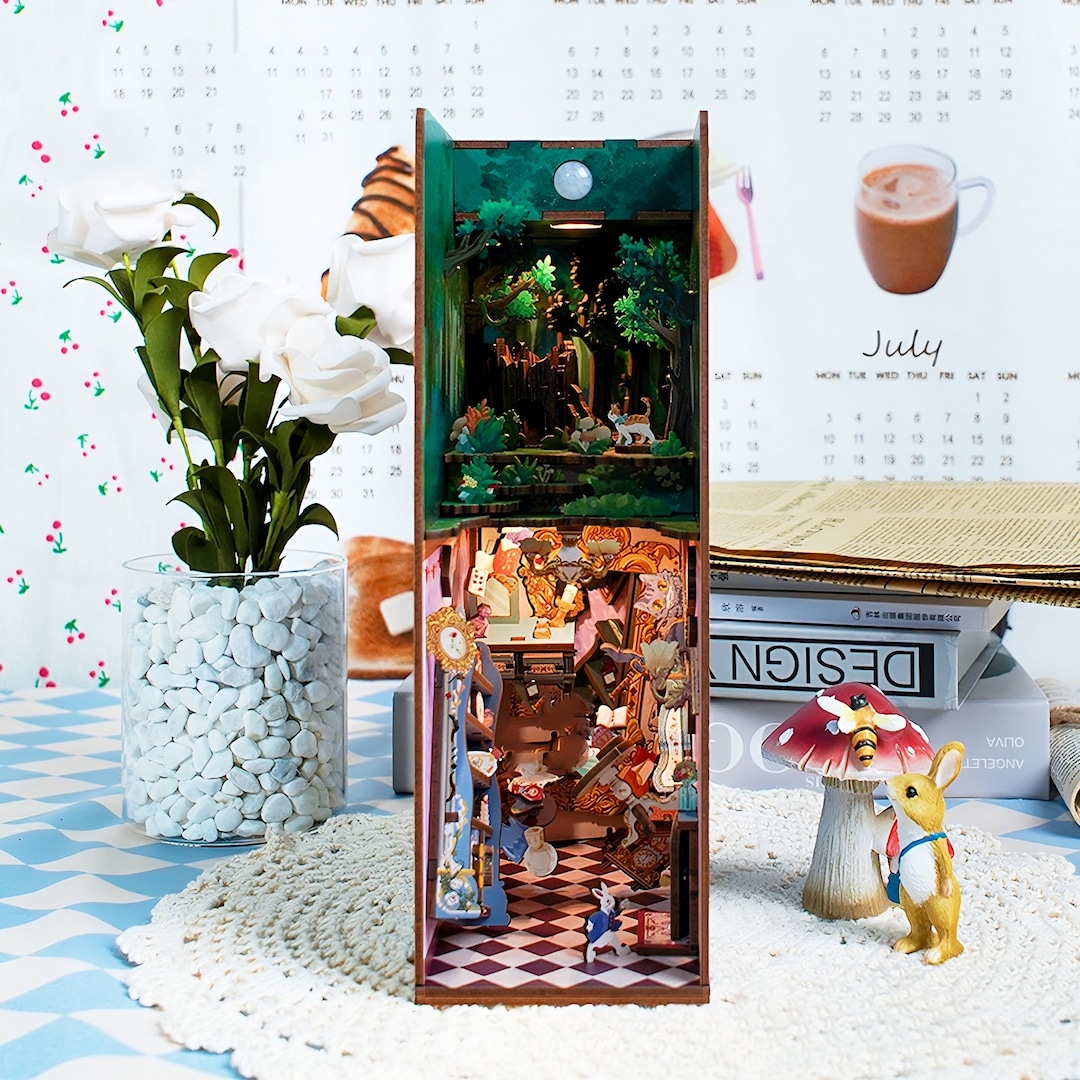 Wonderland Book Nook - Book Shelf Insert - Bookcase With Light Model ...