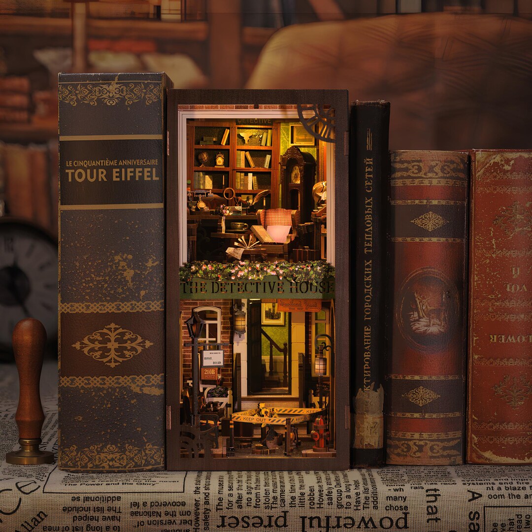Detective House Book Nook - Book Shelf Insert - Bookcase With Light ...