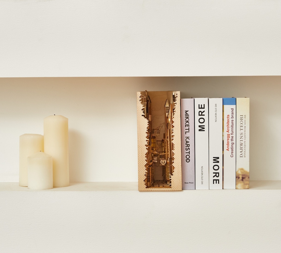 London Town Alley Book Nook - Book Shelf Insert - Bookcase With Light ...