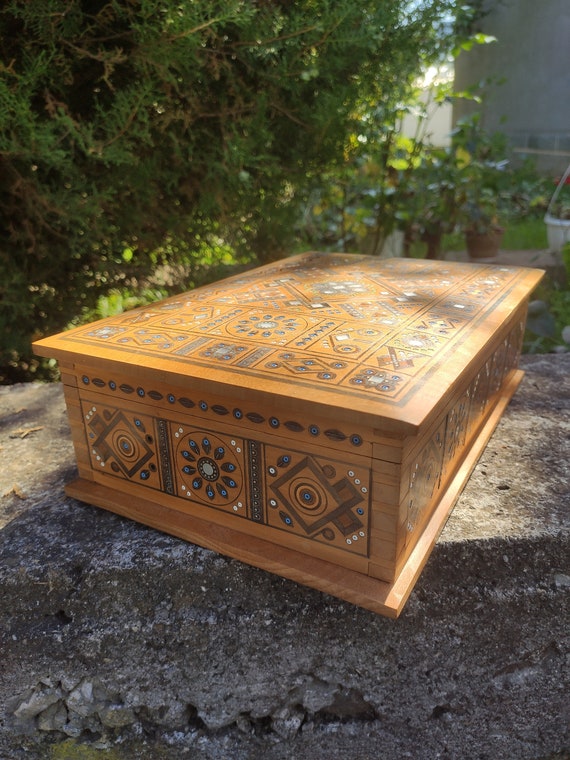 Large Vintage Wooden Box, Traditional Ukrainian Hutsu… - Gem