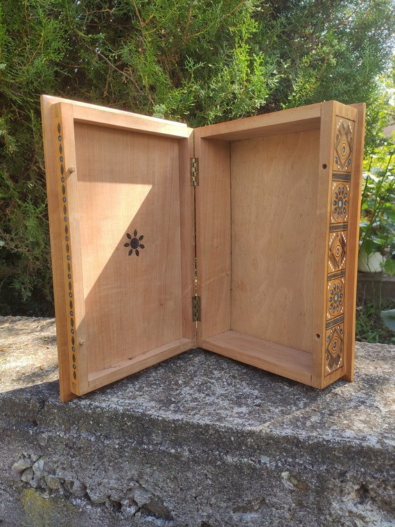 Large Vintage Wooden Box, Traditional Ukrainian Hutsu… - Gem