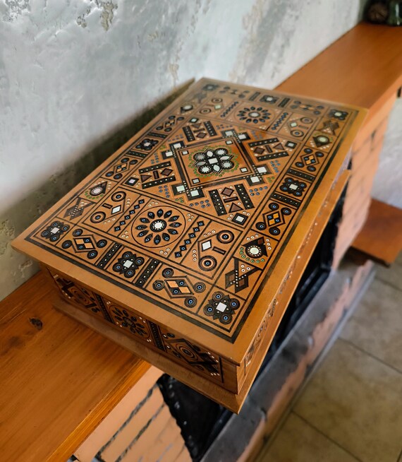 Large Vintage Wooden Box, Traditional Ukrainian Hutsu… - Gem
