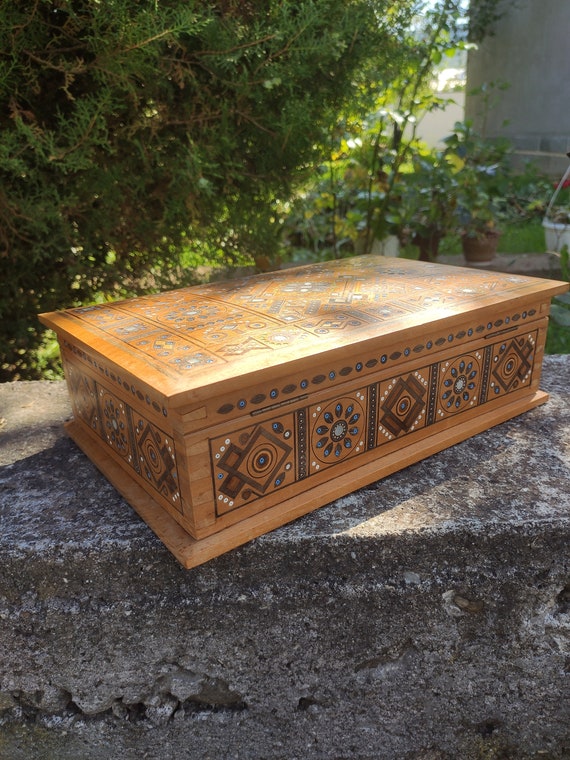 Large Vintage Wooden Box, Traditional Ukrainian Hutsu… - Gem